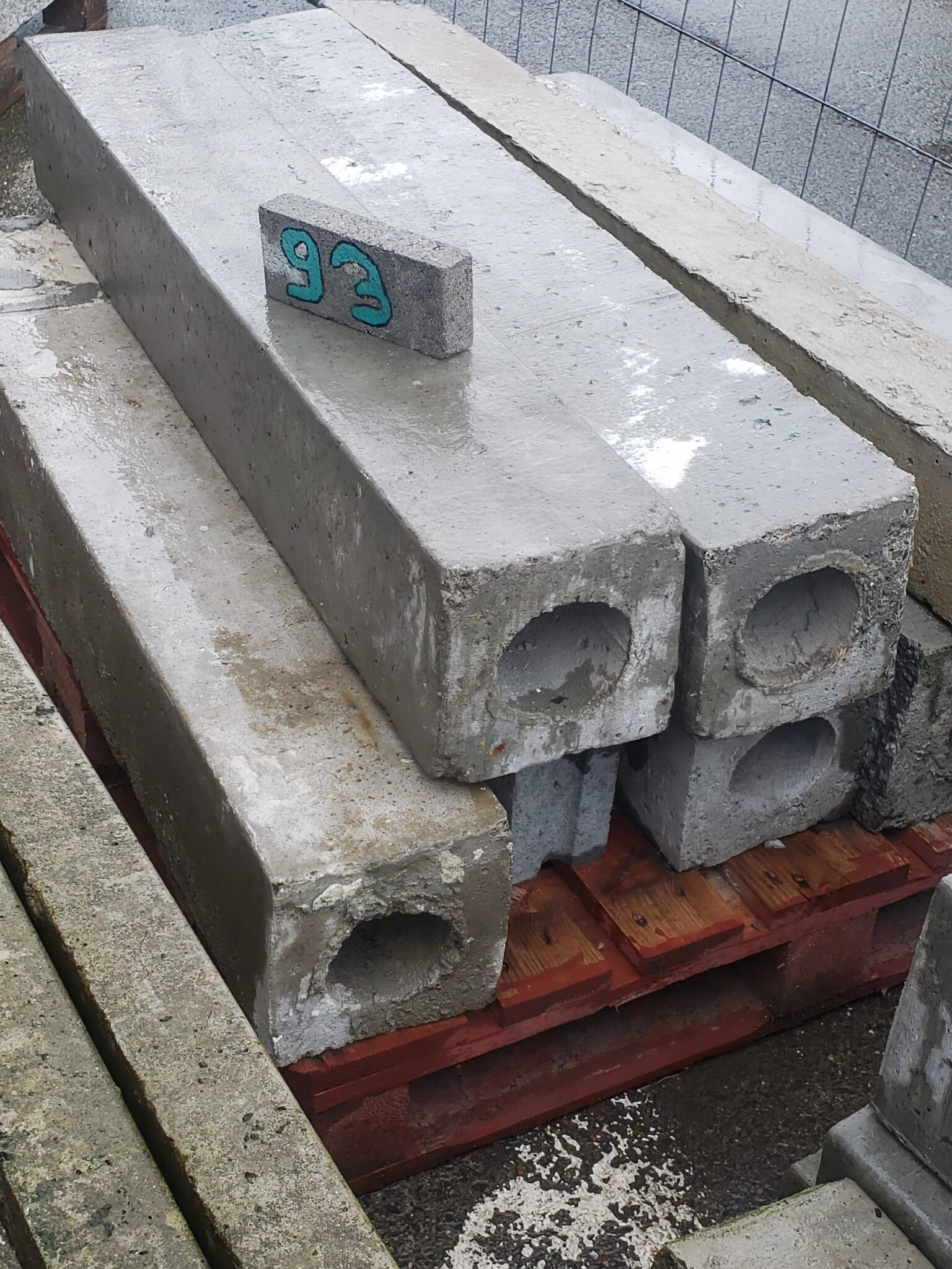 le carre asbl - Linteau en béton creux 118/18/18 - le carre asbl